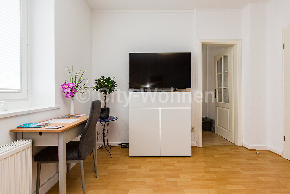 Helle und modern eingerichtete 1-Zimmer Wohnung mit Balkon in Hamburg ...