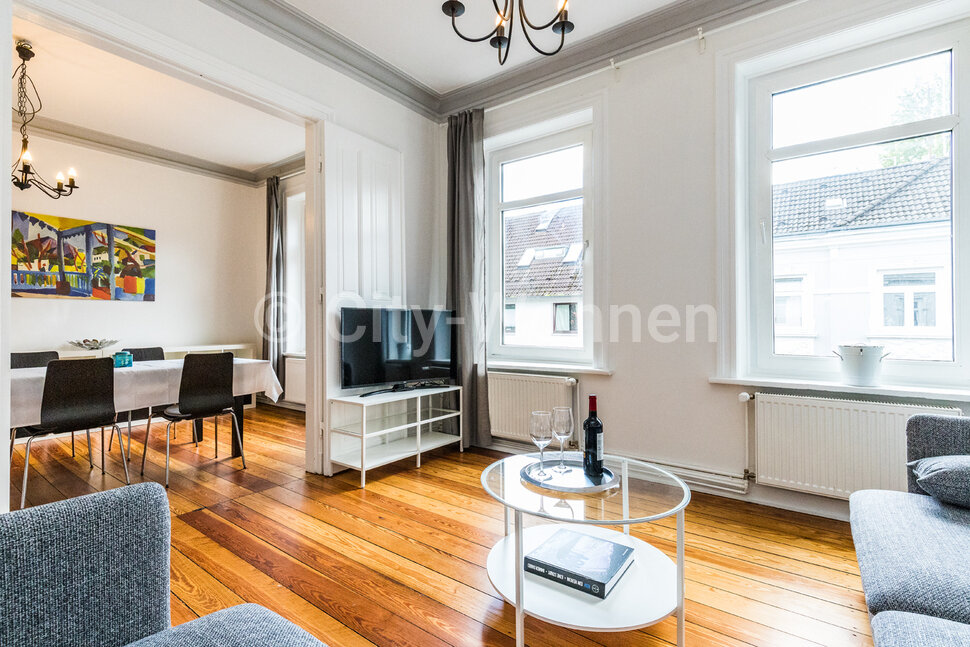 Schöne und möbilierte Altbauwohnung mit Balkon im Herzen von Hamburg ...