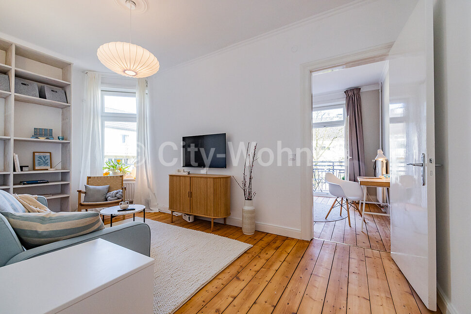 Charmante Altbauwohnung mit Balkon, geschmackvoll ausgestattet, in ...