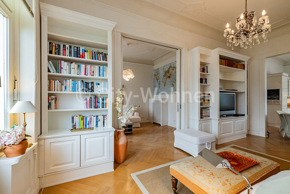 Klassische Altbauwohnung, komplett ausgestattet, mit 2 Balkonen, in ...