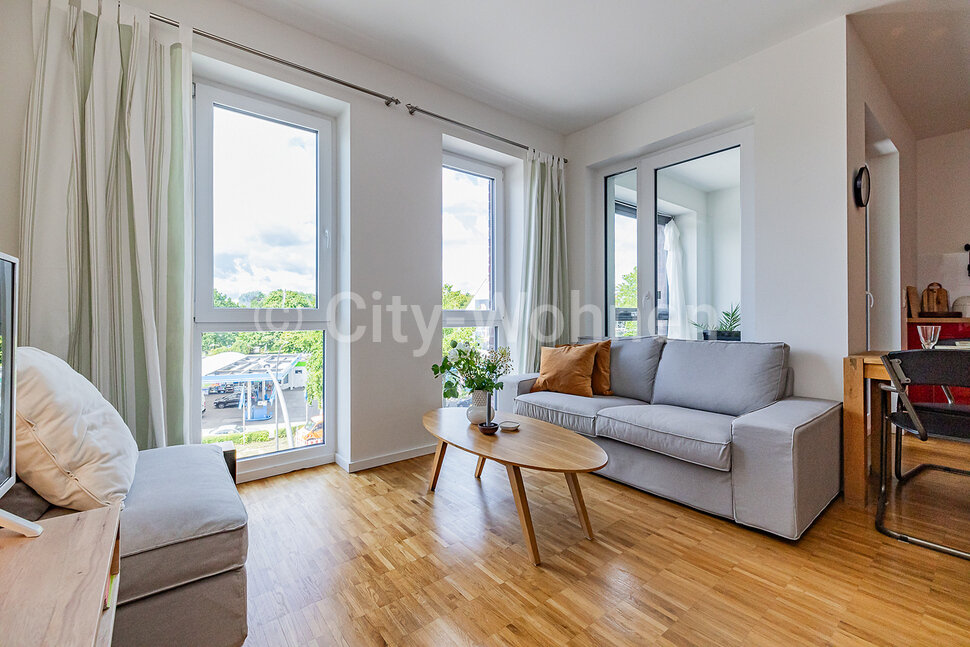 Möblierte 2-Zimmerwohnung mit Balkon und Loggia in Hamburg-Stellingen ...