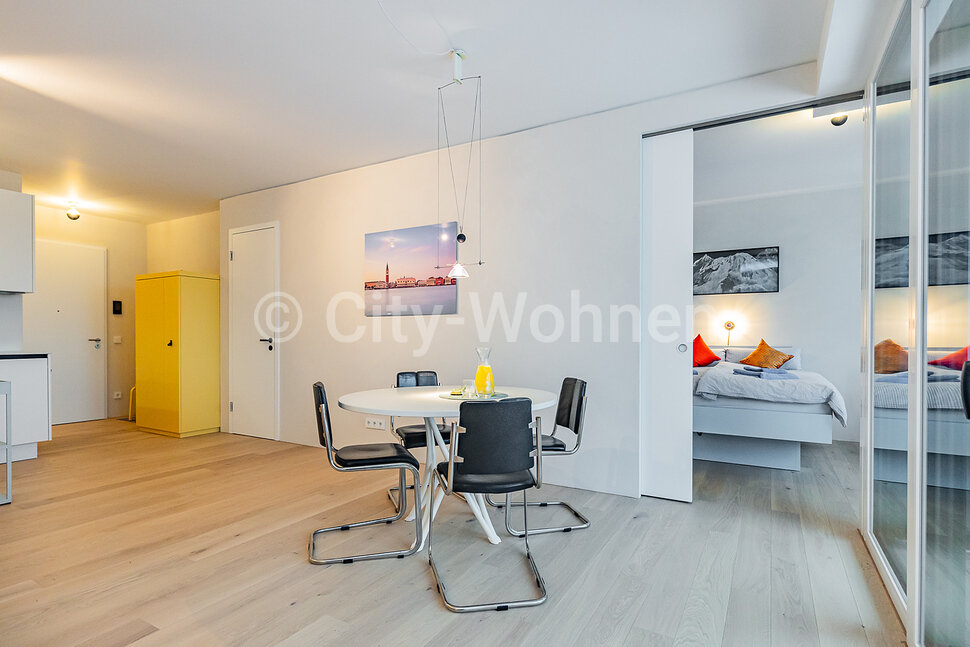 Modernes Wohnen mit Panoramablick über der Norderelbe – stilvoll ...