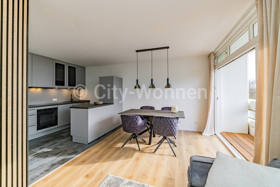 Sanierte 2 Zimmer Wohnung mit Fahrstuhl, Balkon und PKW Stellplatz in ...